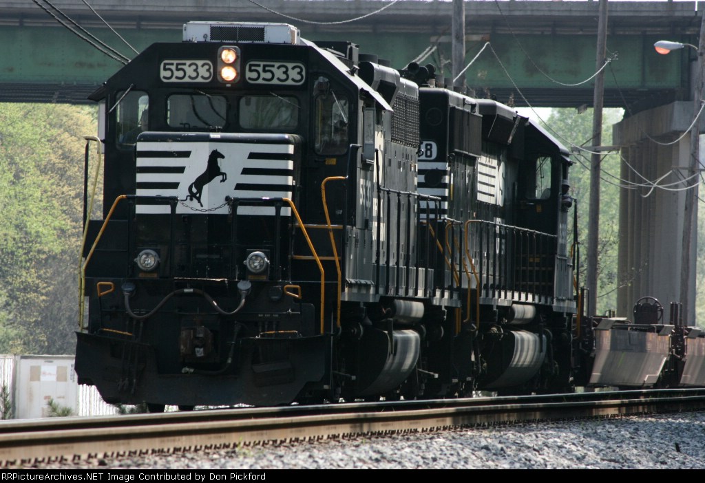 NS 5533 "GP38-2" heads north into the Inman Yard